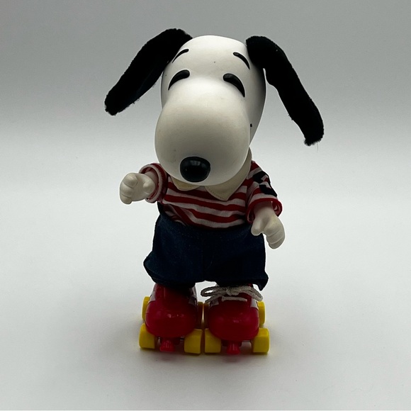 Vintage | Accents | Vintage 6s Roller Skating Snoopy Toy With ...